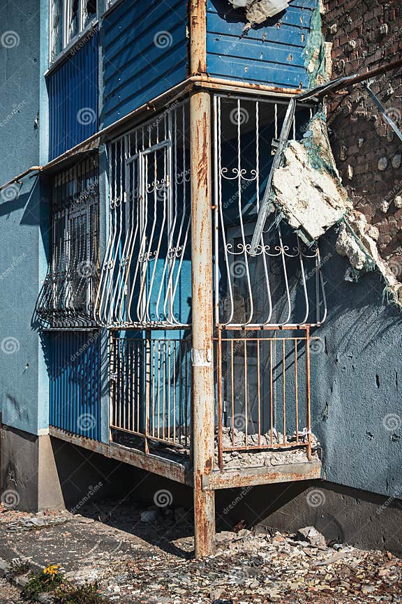 A Broken Balcony in a Destroyed Building Editorial Photography - Image ...