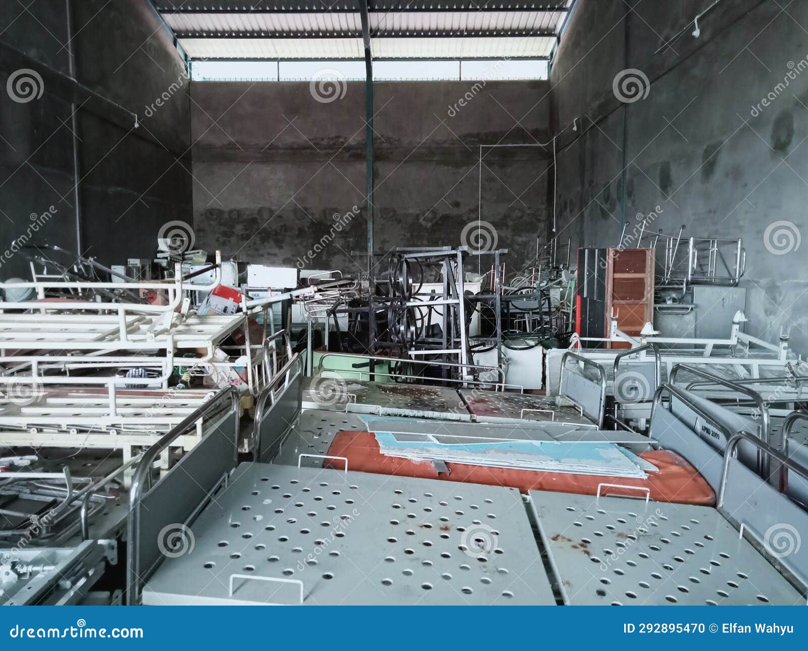 COLLECTION of HOSPITAL PATIENT BEDS Stock Photo - Image of arena ...