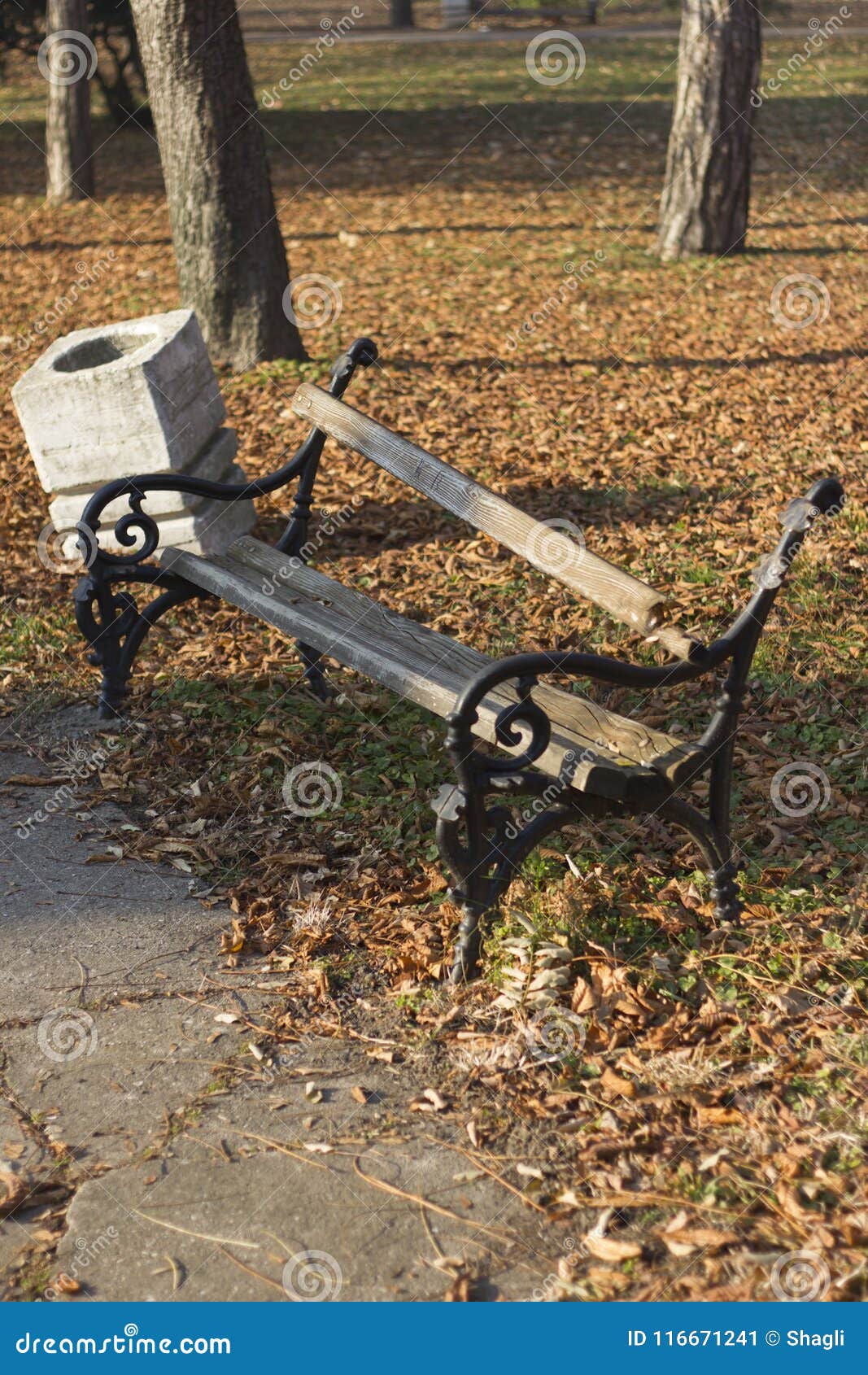 Broken bench in park stock image. Image of bench, details - 116671241