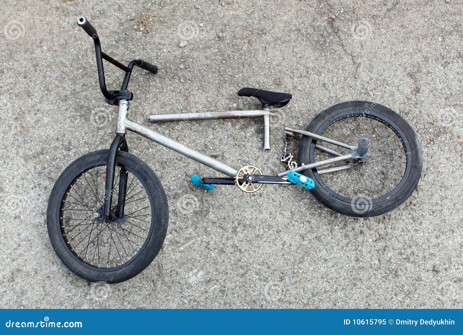 The broken bicycle stock image. Image of accident, mechanism - 10615795