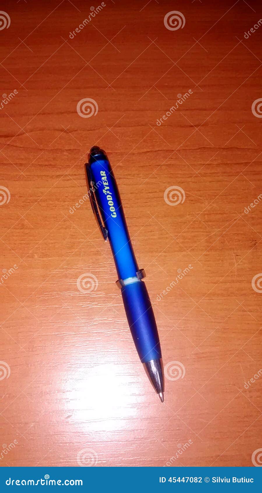 Broken blue pen editorial photography. Image of table - 45447082