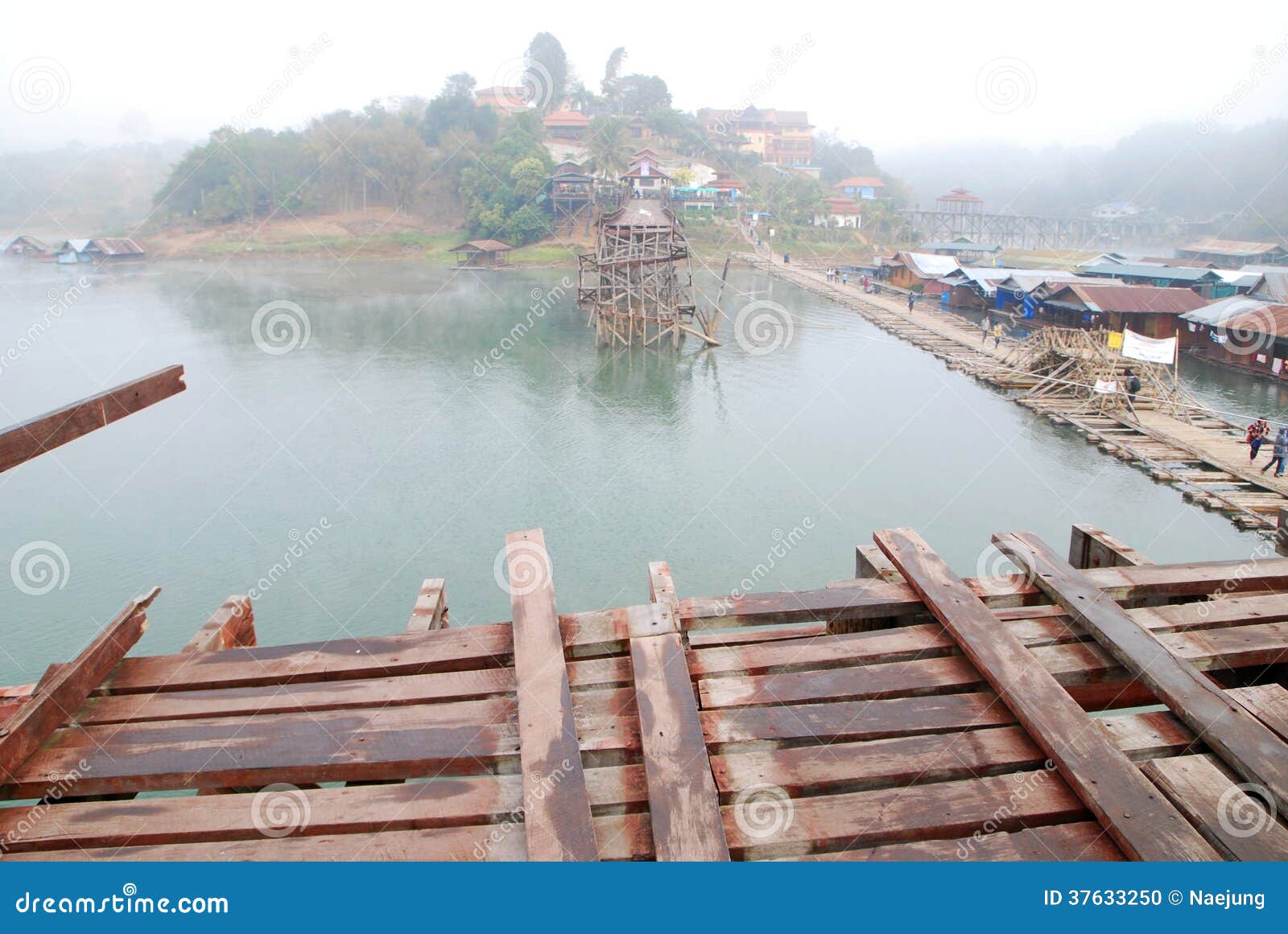Broken bridge editorial image. Image of attraction, structure - 37633250