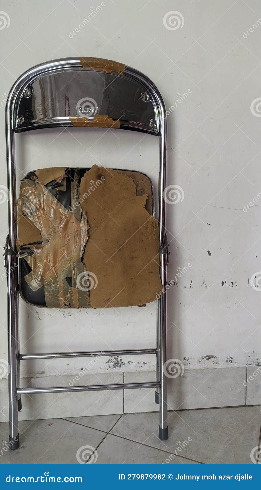 Broken Chairs and White Walls Editorial Photography - Image of sleep ...