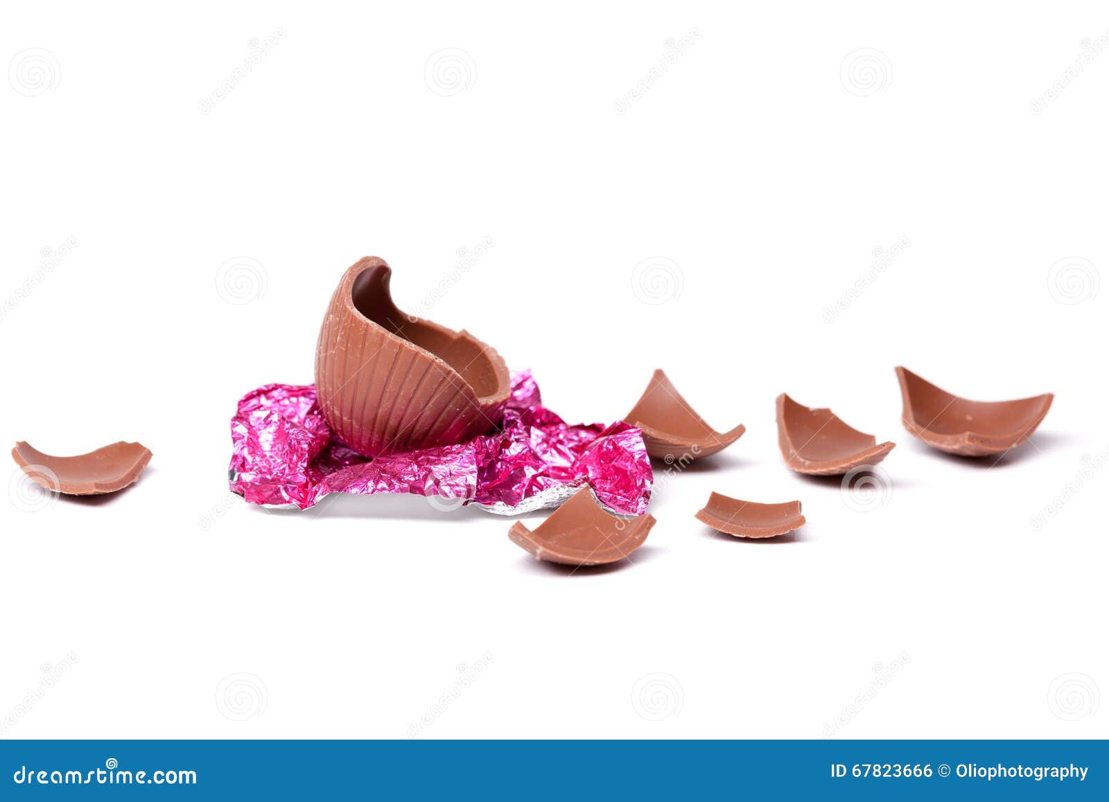 Broken Chocolate Easter Egg Stock Photo - Image of treat, mini: 67823666