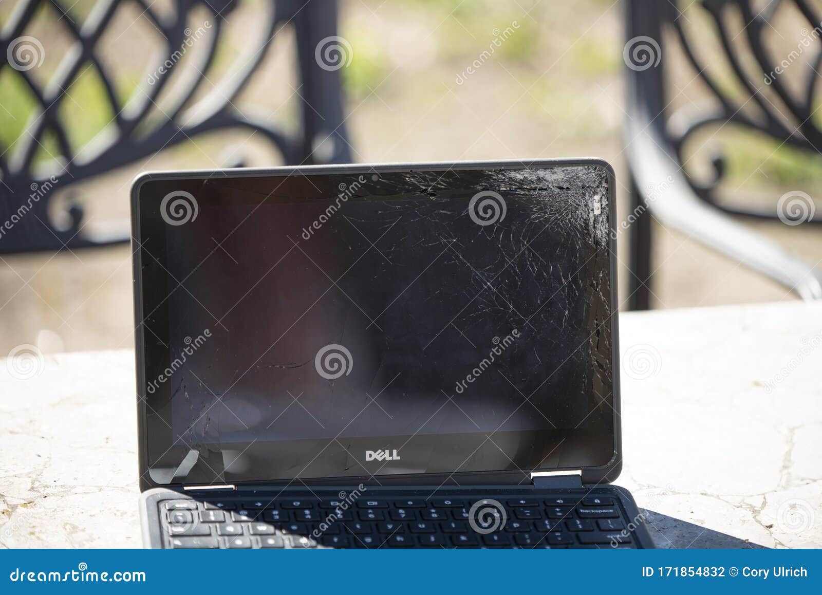 Broken Chromebook editorial photography. Image of destroyed - 171854832