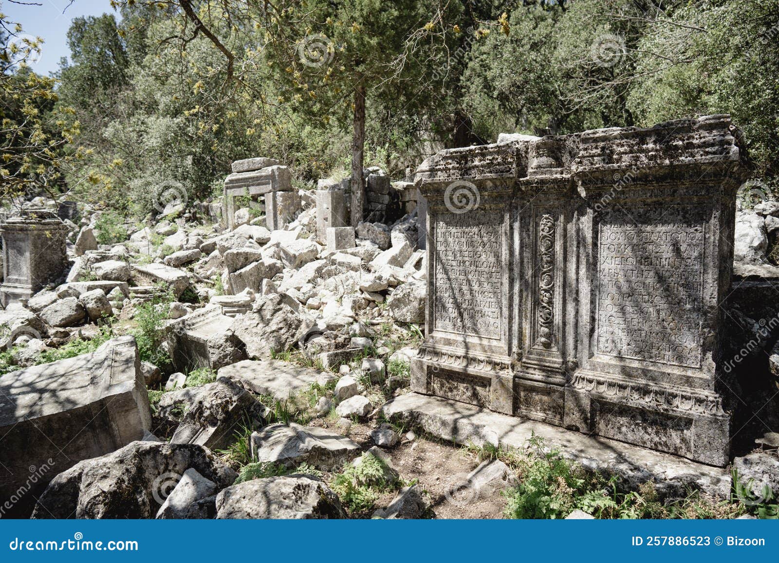 Broken Classic Ancient Column Stock Image - Image of broken, crash ...