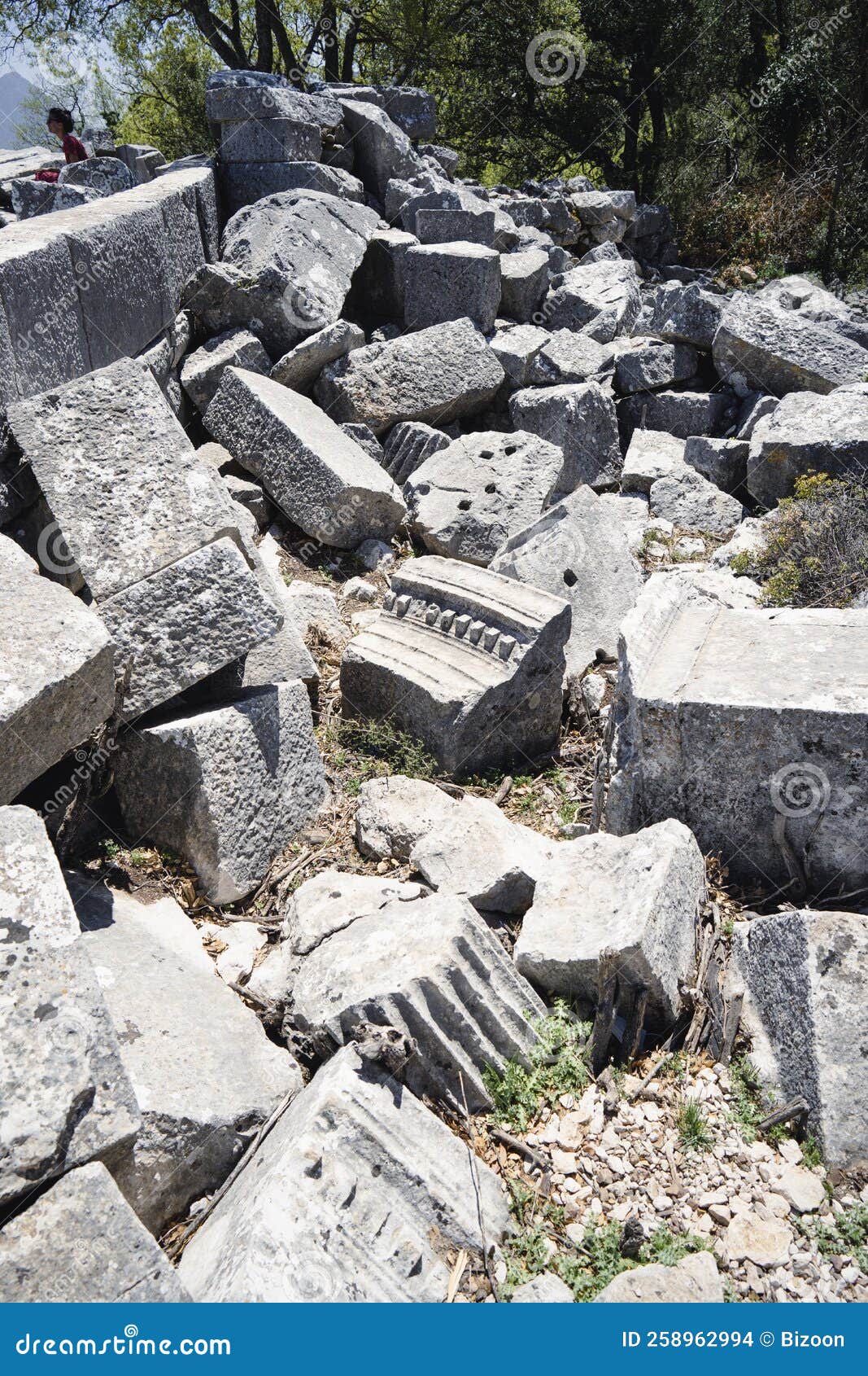 Broken Classic Ancient Column Stock Photo - Image of greek, crash ...