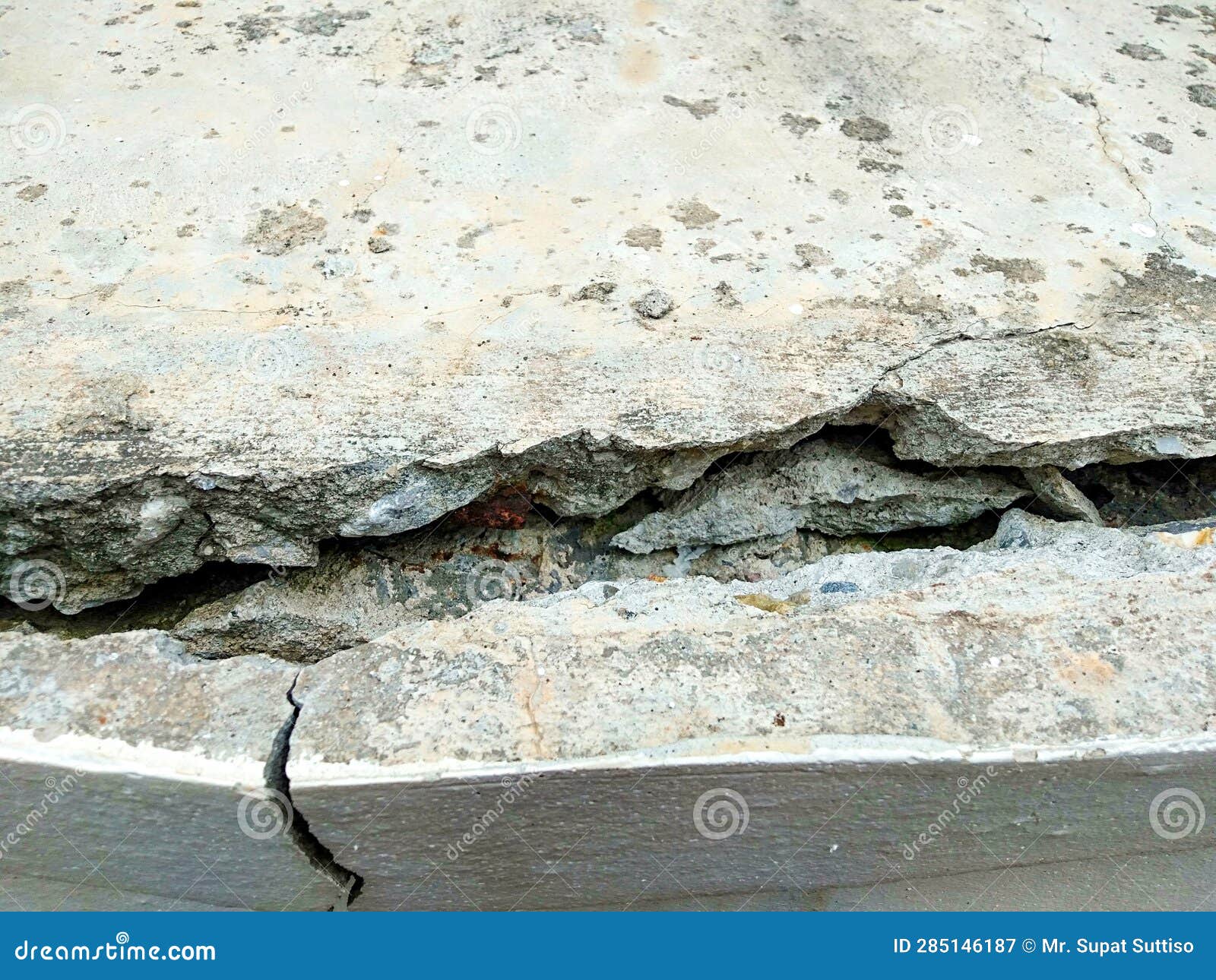 Broken Concrete Wall Non-standard Structure Stock Image - Image of ...