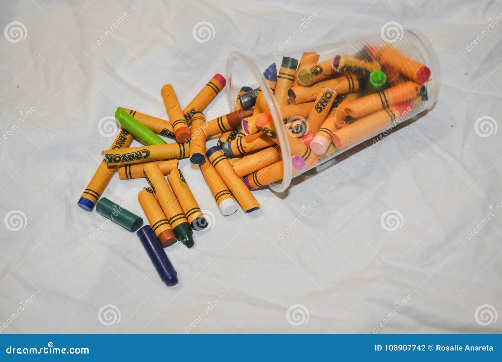 Broken Crayons editorial photography. Image of coloring - 108907742