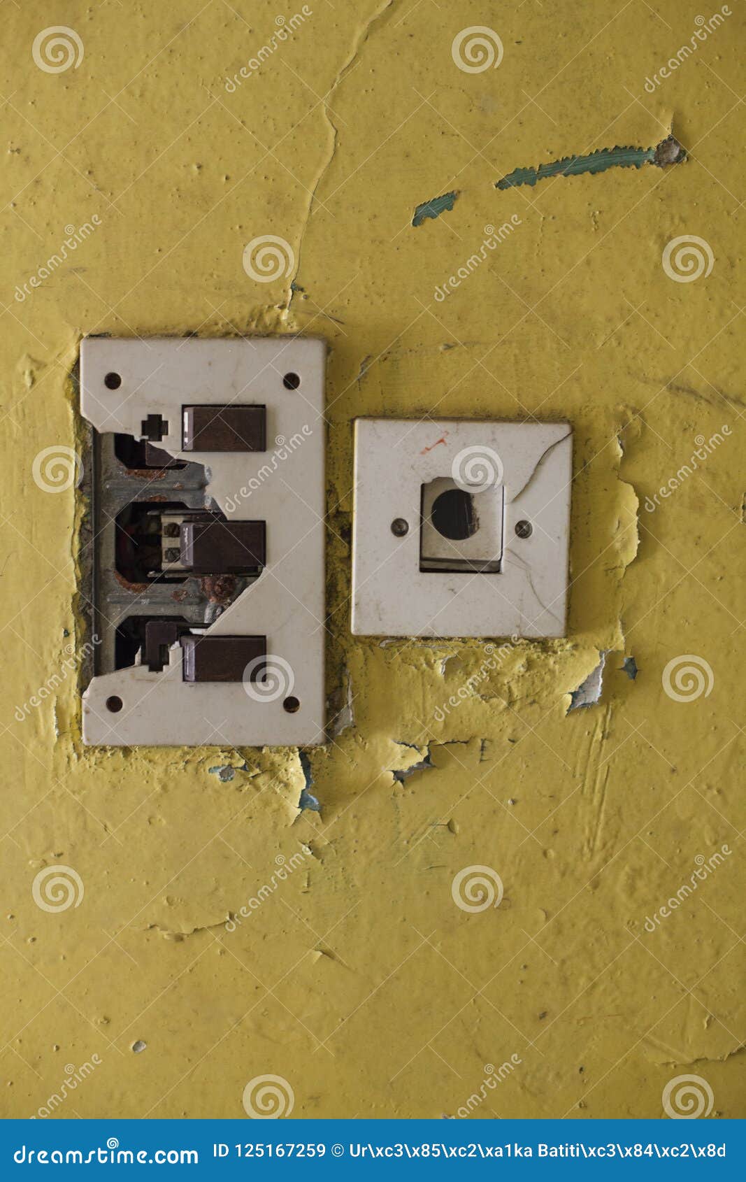 Broken doorbell and switch stock image. Image of frame - 125167259