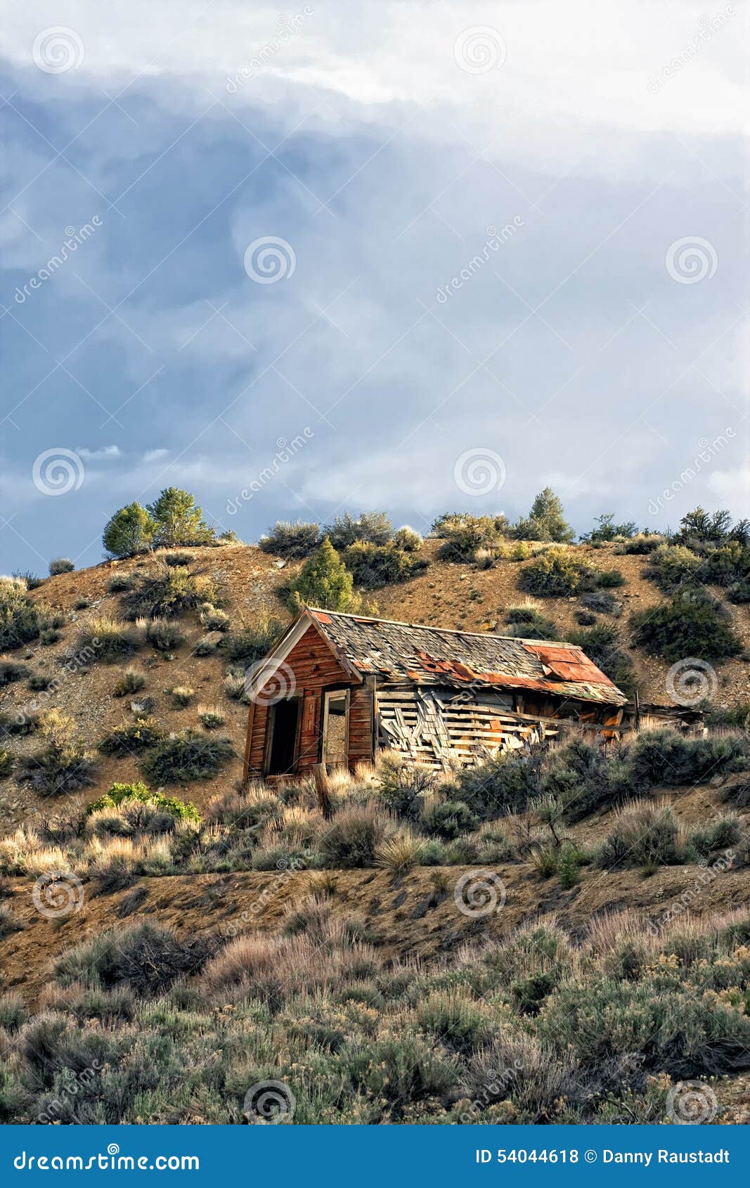 Broken Down Farm House Shed Stock Photo - Image of history, biulding ...
