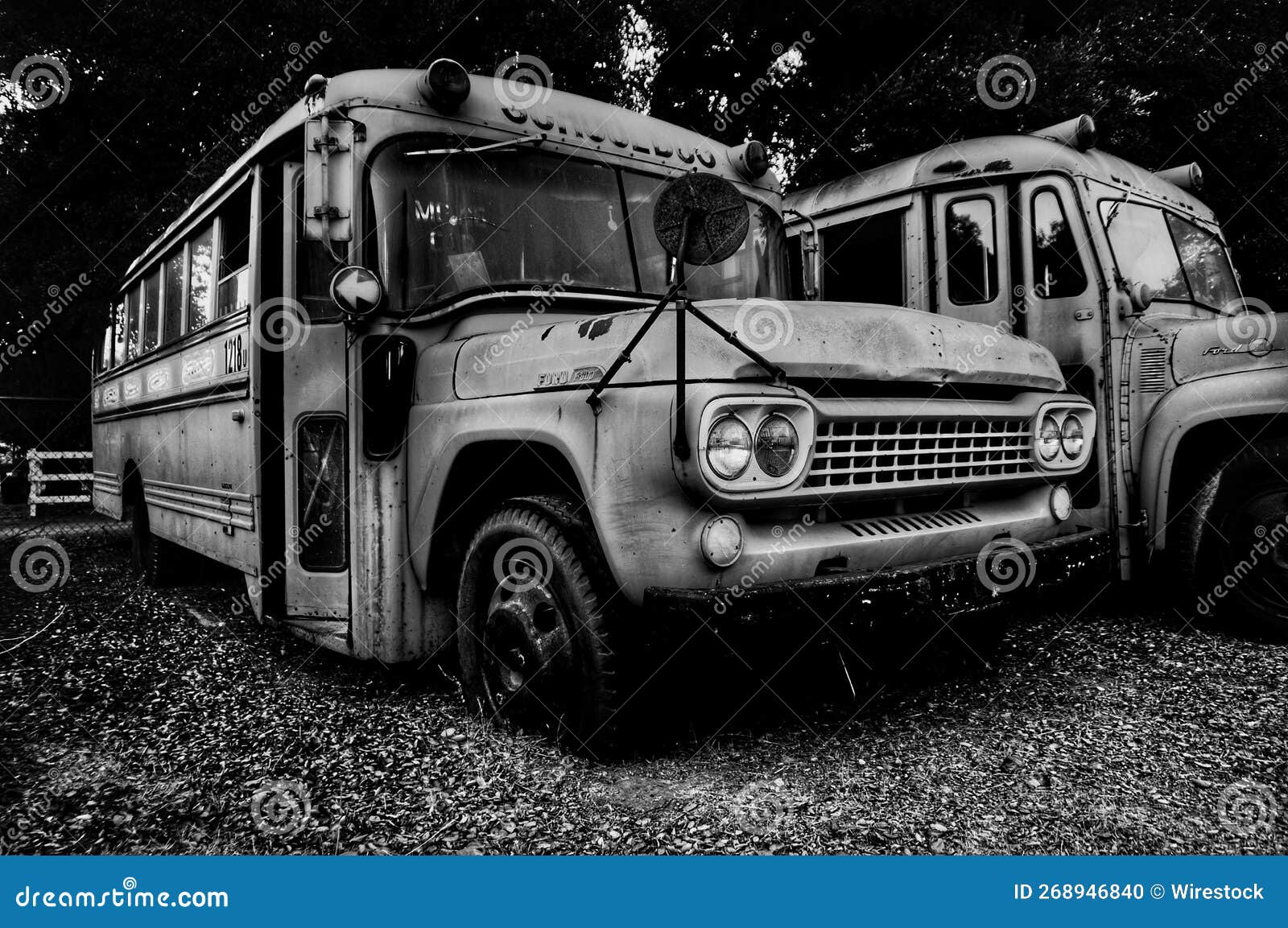 Broken Down Yellow School Bus On A New York City Street Editorial Image ...