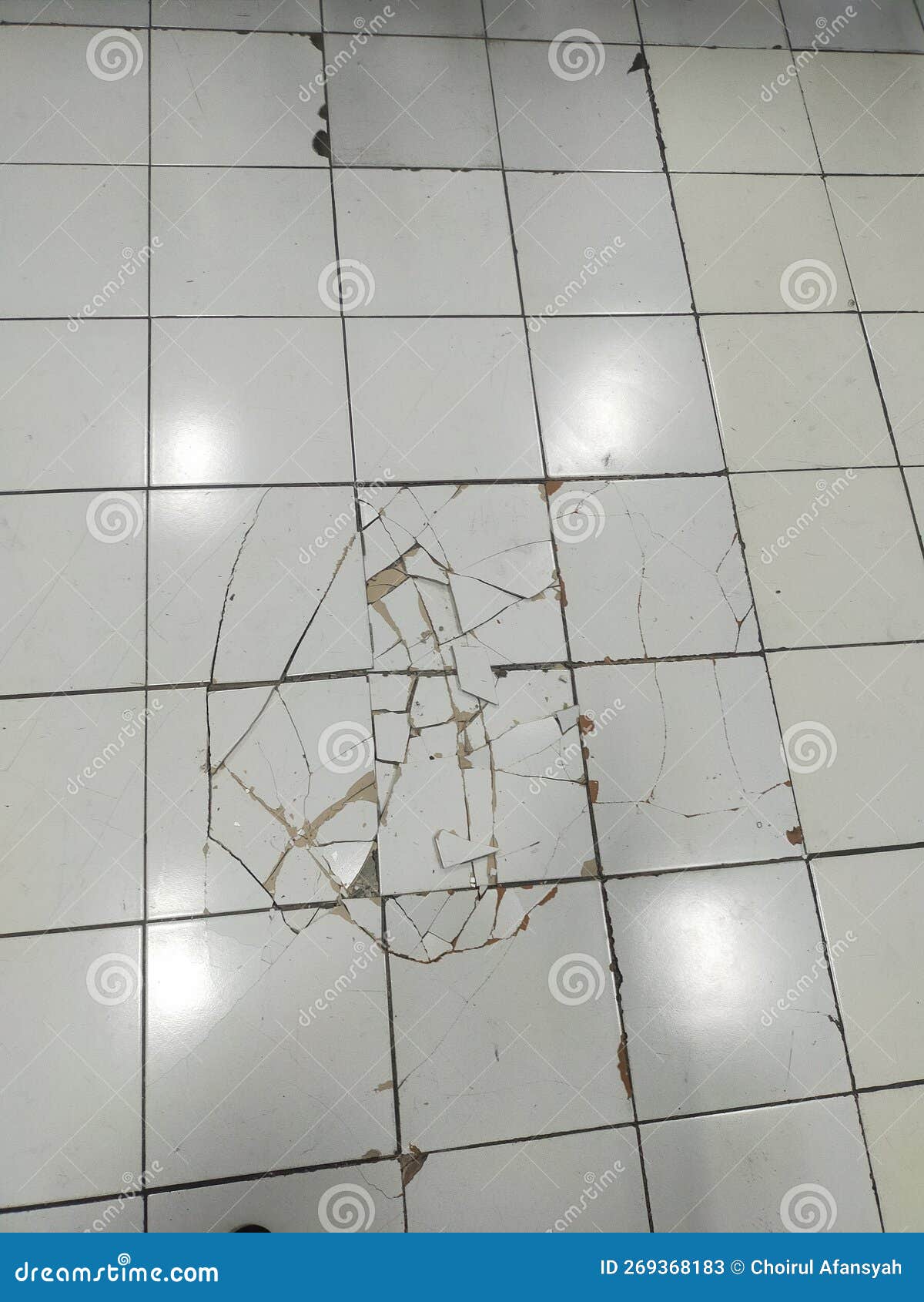 Broken floor room stock image. Image of ceiling, plaster - 269368183
