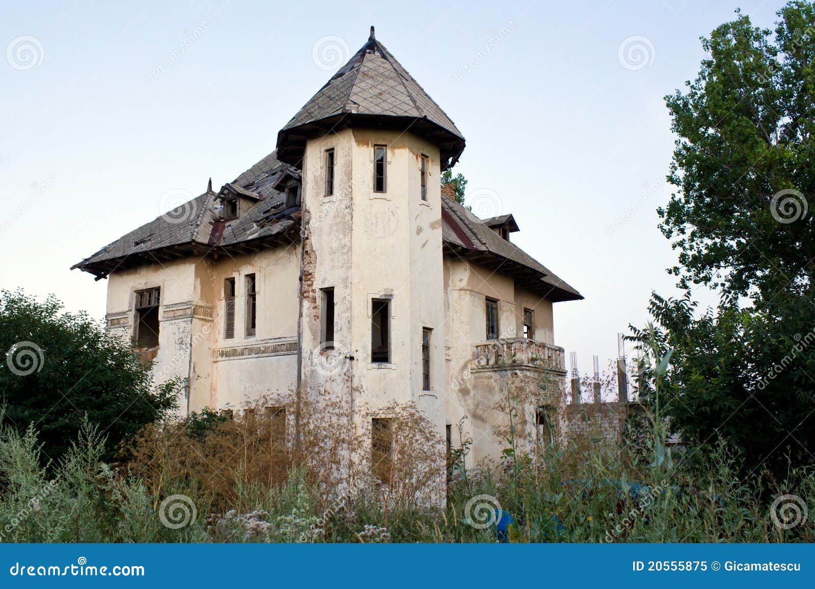 Broken house stock image. Image of roof, outdoor, eforie - 20555875