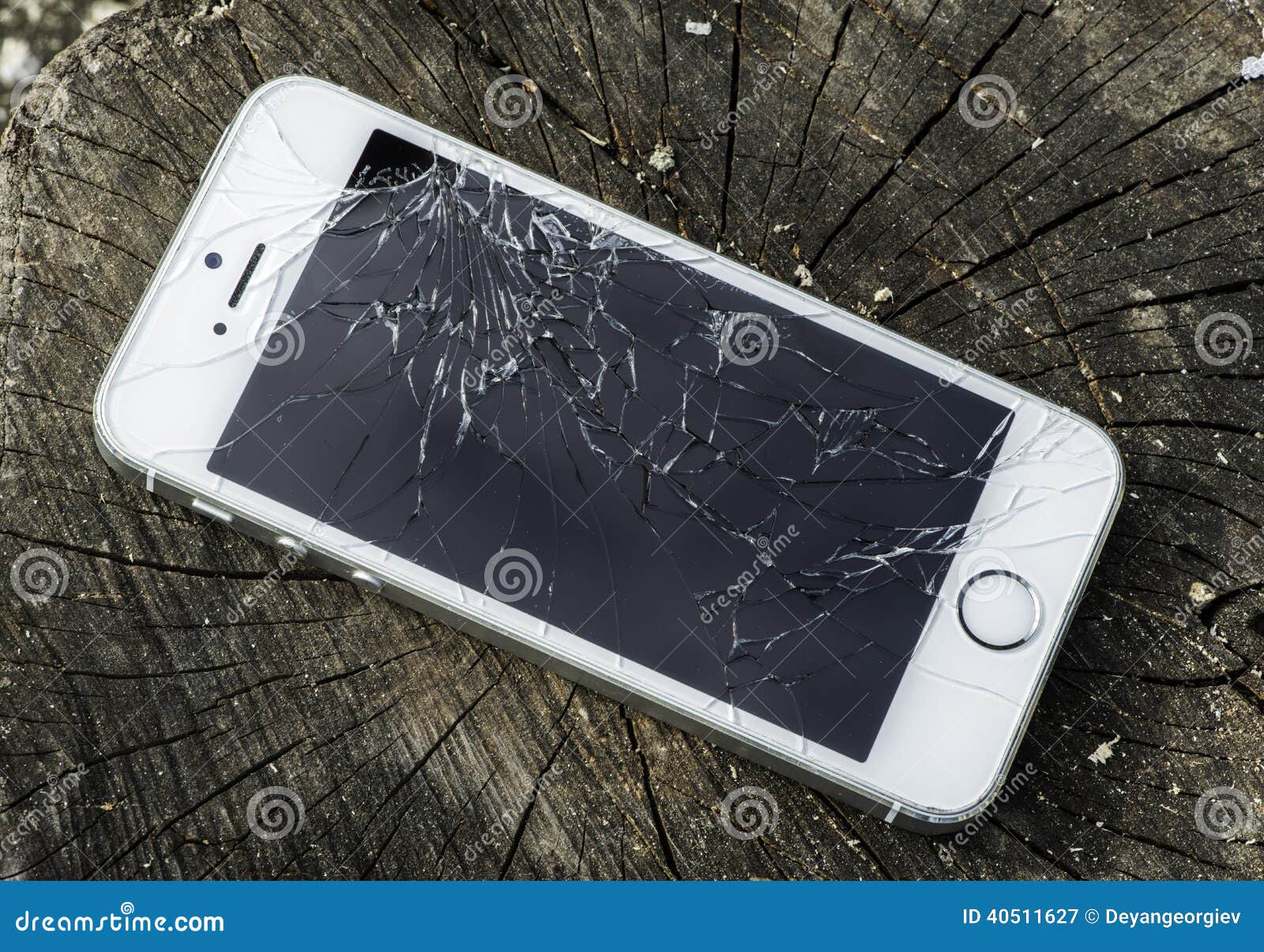 Broken Screen White Iphone 5