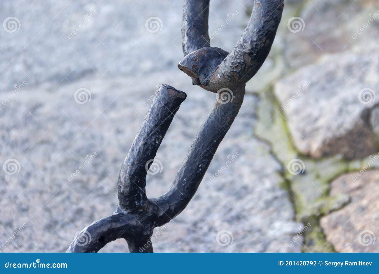The Broken Link of an Old Rusty Chain Stock Photo - Image of shackle ...