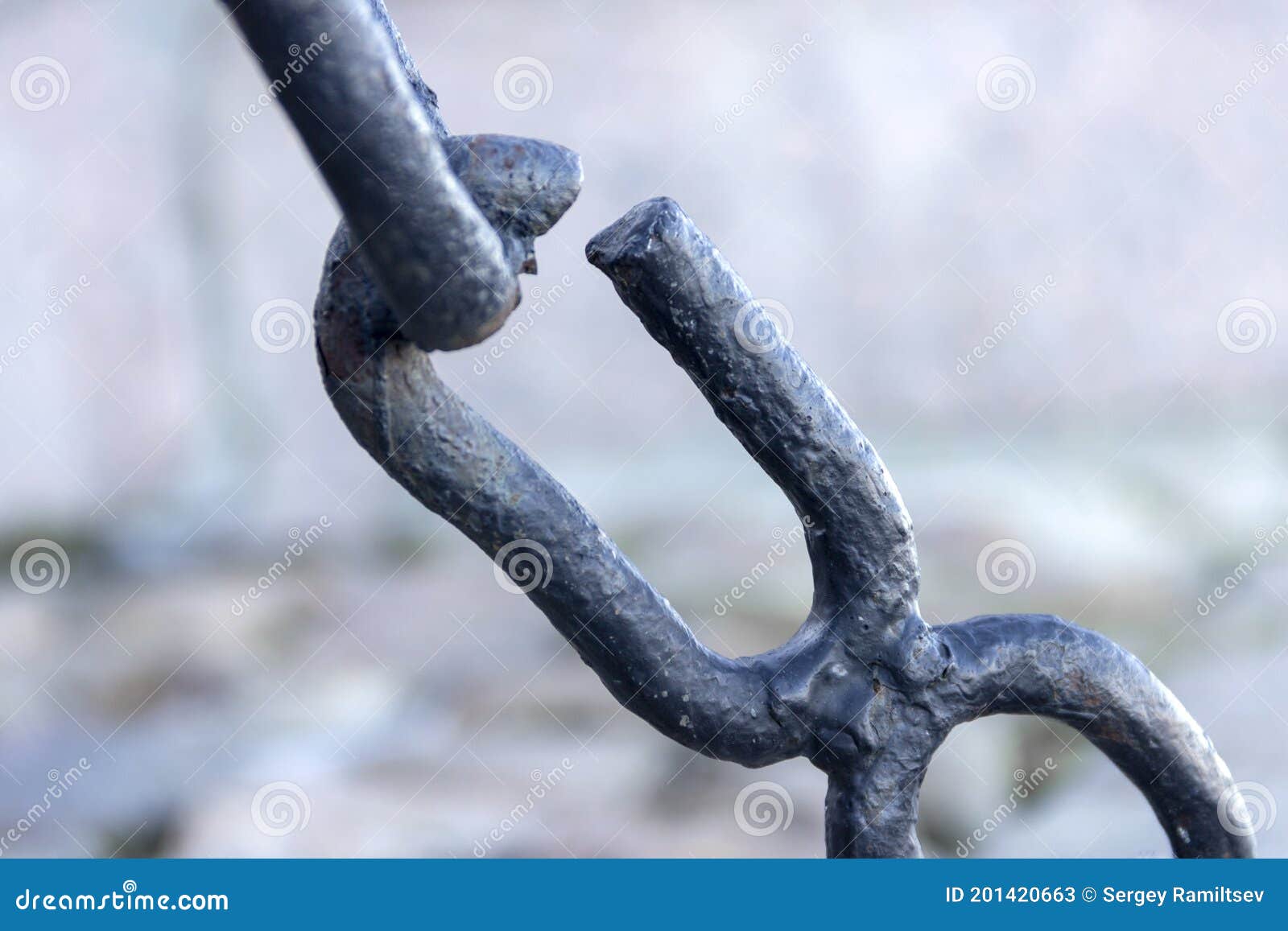 The Broken Link of an Old Rusty Chain Stock Image - Image of connection ...