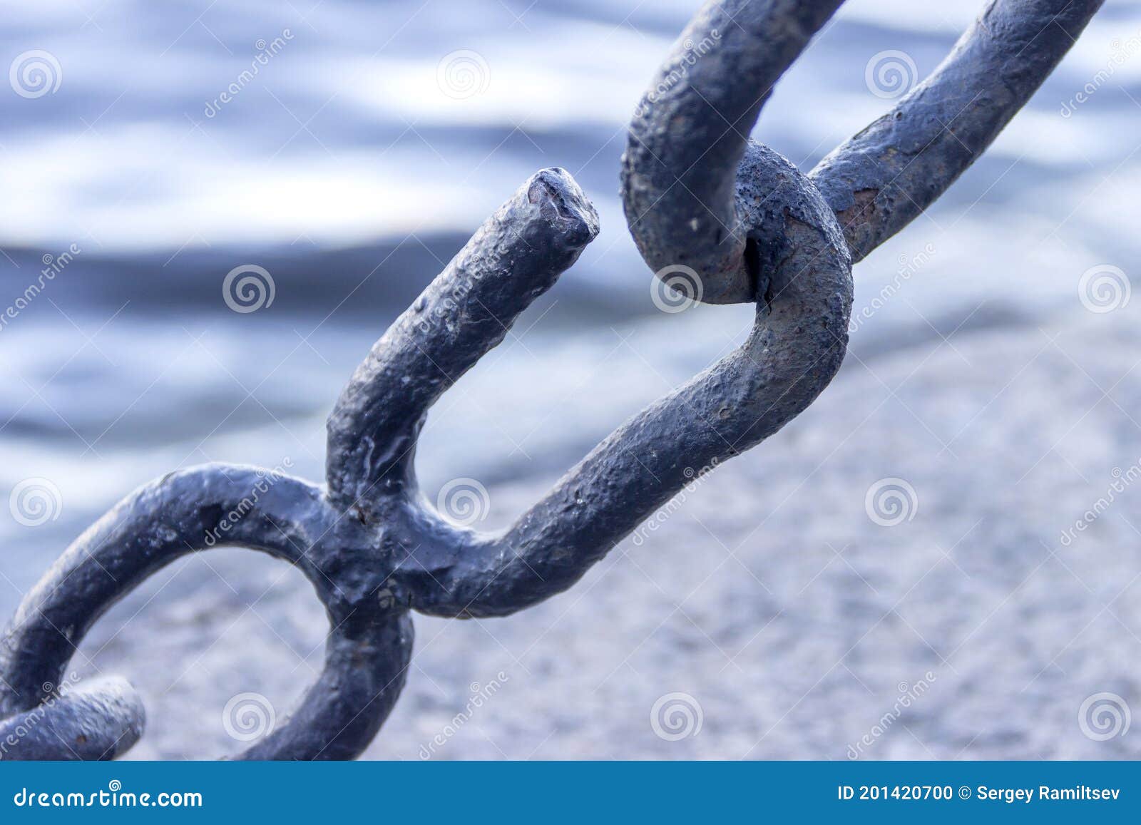 The Broken Link of an Old Rusty Chain Stock Photo - Image of disconnect ...