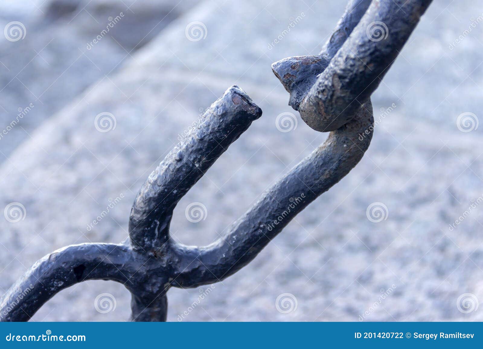 The Broken Link of an Old Rusty Chain Stock Photo - Image of problem ...