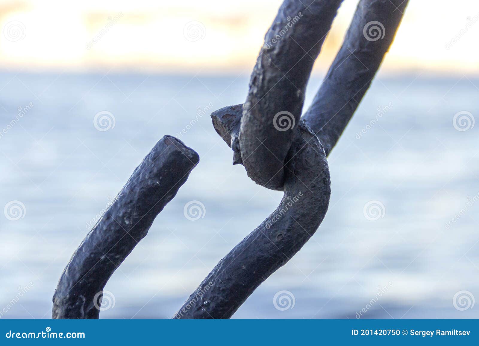 The Broken Link of an Old Rusty Chain Stock Photo - Image of strong ...