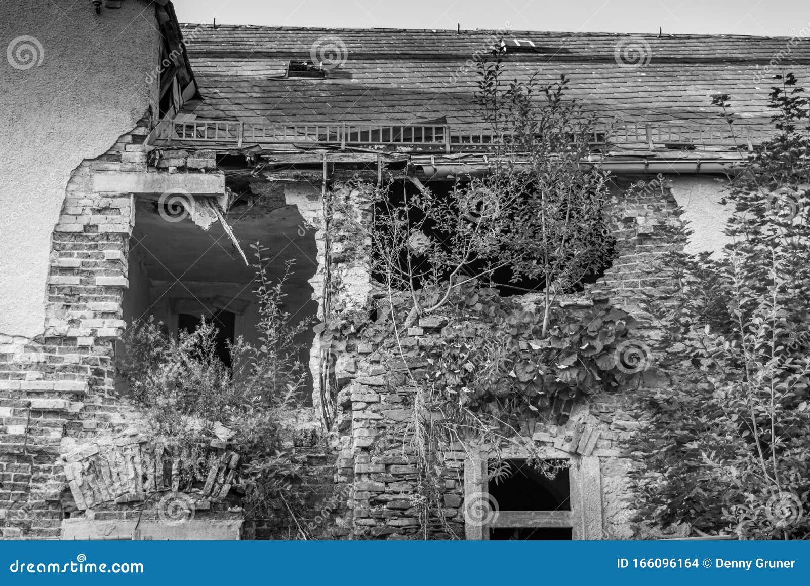 Broken Old Brick House with Destroyed Wall Stock Photo - Image of ...