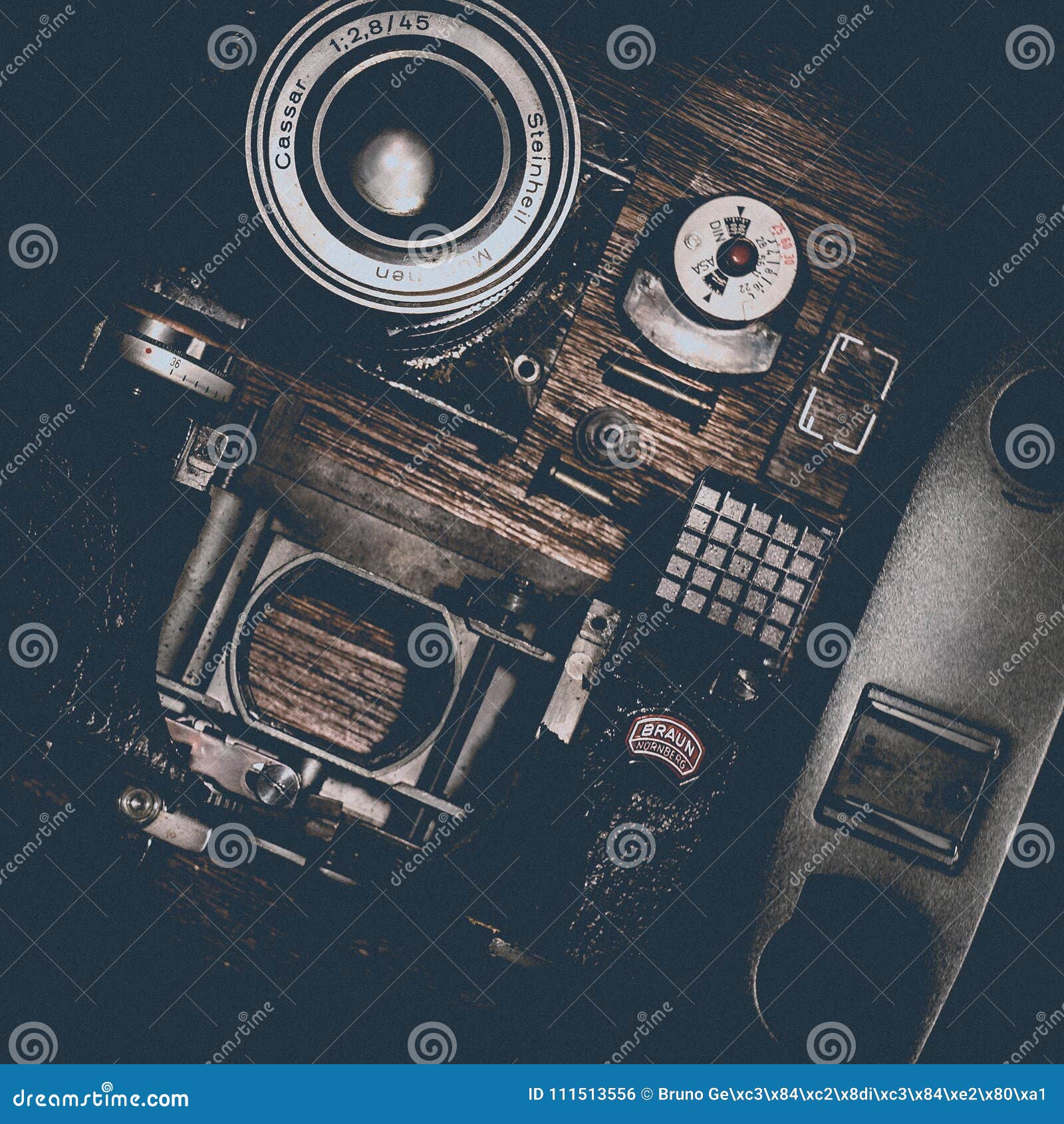 Old camera editorial photo. Image of broken, film, antique - 111513556