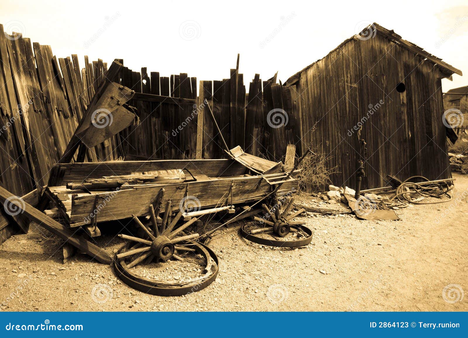 Broken Old Wagon stock image. Image of spoke, history - 2864123
