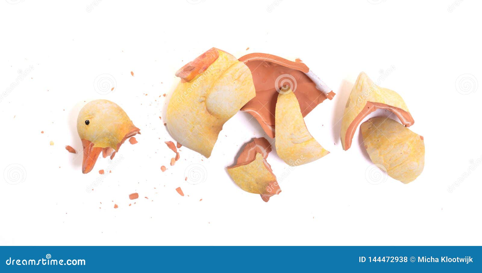 Broken Statue of a Duckling Stock Photo - Image of brown, bird: 144472938