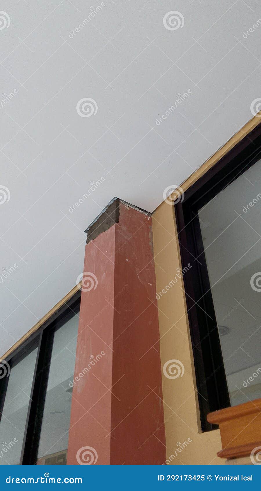 Broken Struktur Colom at Building First Floor Stock Image - Image of ...