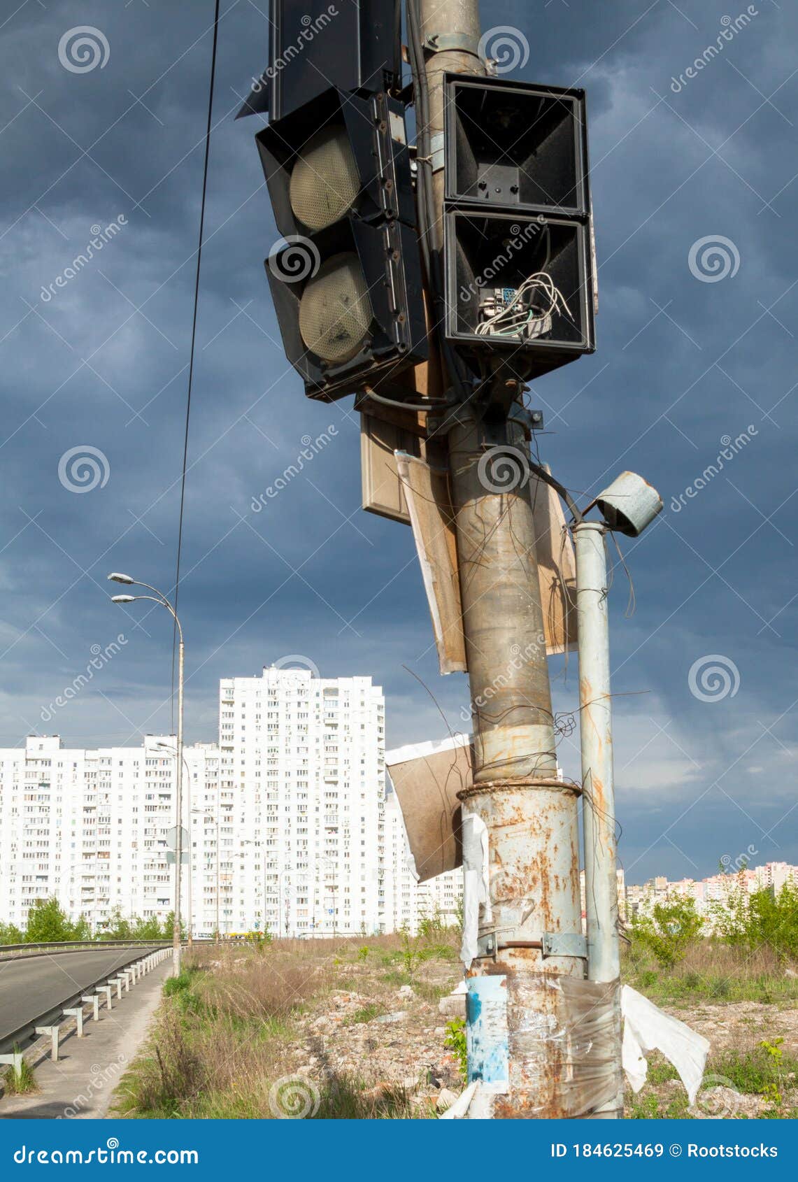 Broken Traffic Lights on the Post Stock Image - Image of post, concept ...