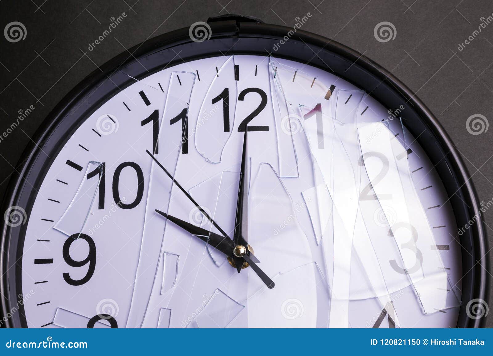 Broken wall clock stock photo. Image of close, machinery - 120821150