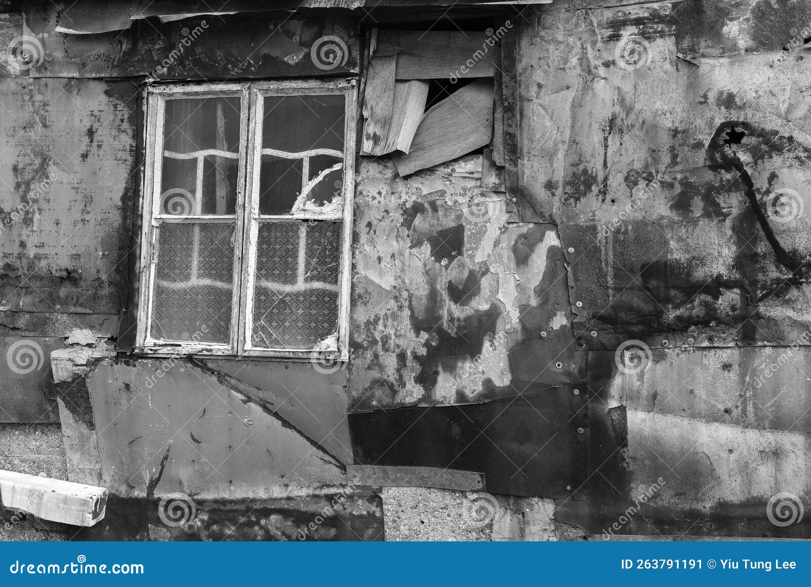 Broken Window on Wall of Abandoned House Stock Image - Image of broken ...