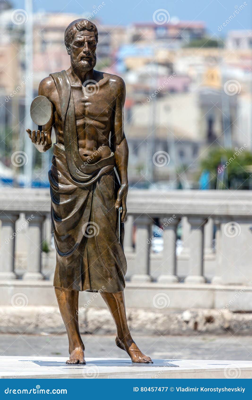 Bronsstaty av Archimedes redaktionell arkivbild. Bild av vänlig - 80457477