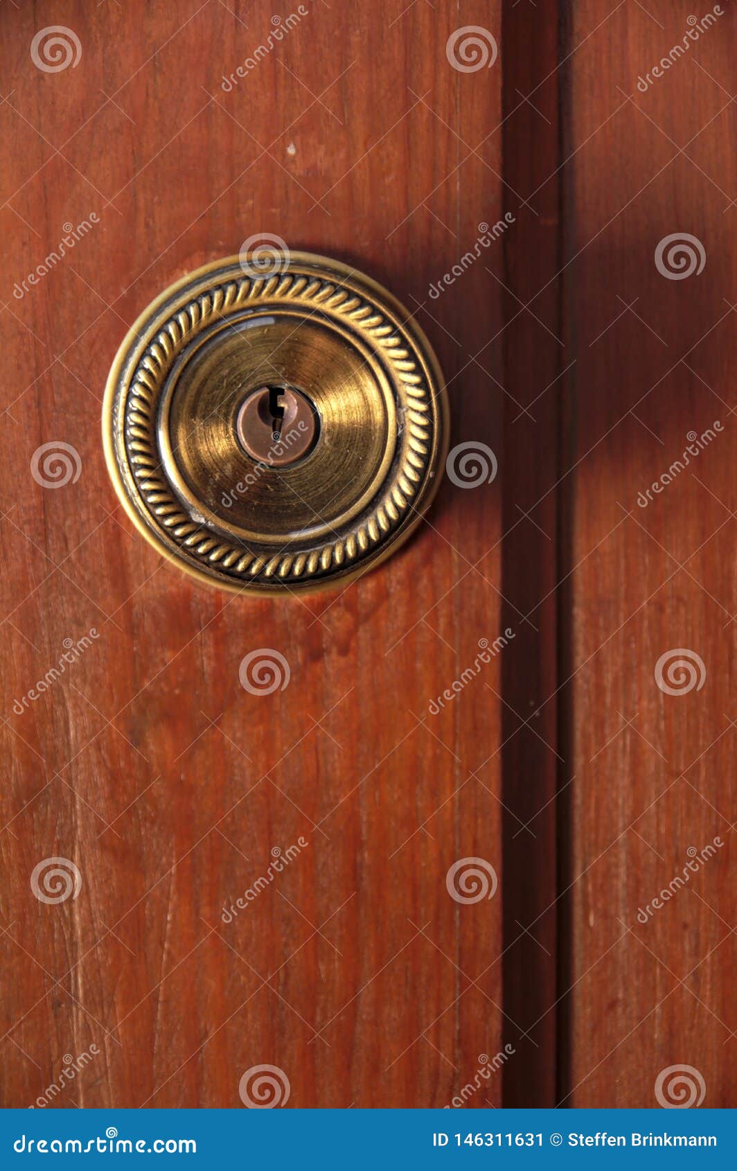 Bronze Door Handle on a Wooden Door Stock Image - Image of knob, bronze ...