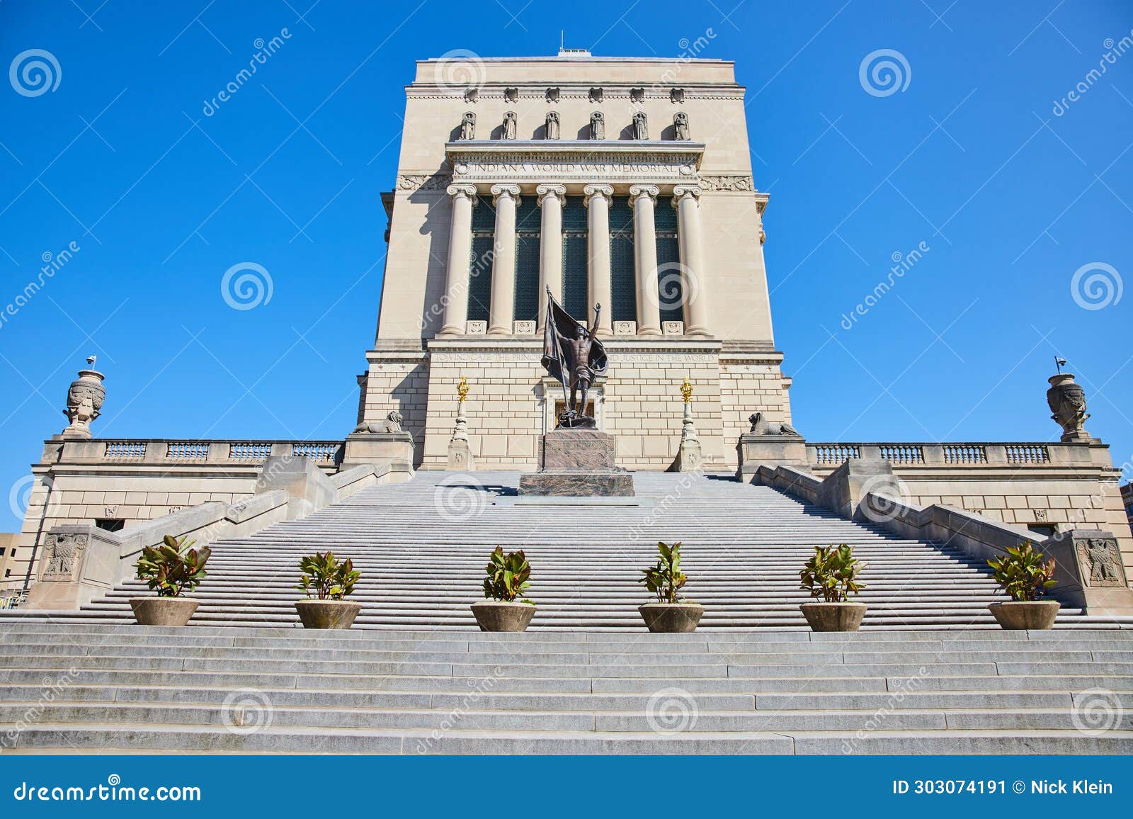 Bronze Equestrian Statue at Indiana World War Memorial Editorial Photo ...