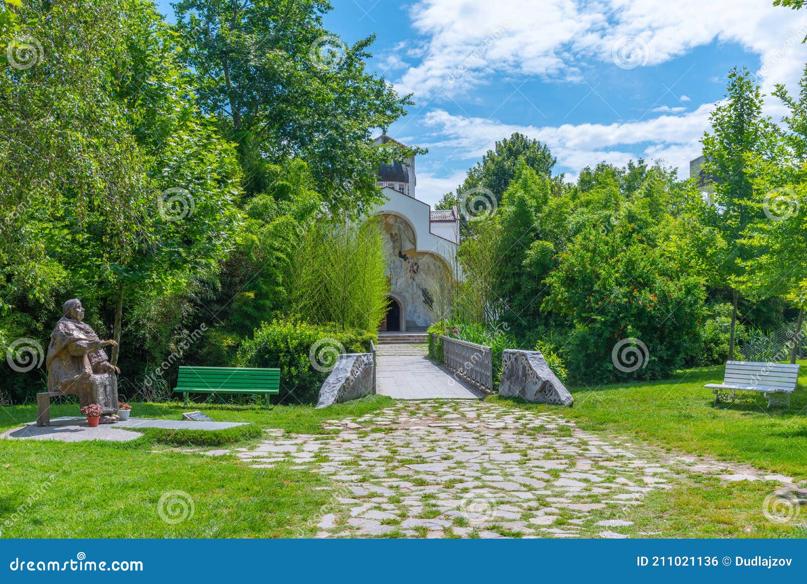Bronze Statue of Baba Vanga in Rupite, Bulgaria Editorial Photo - Image ...