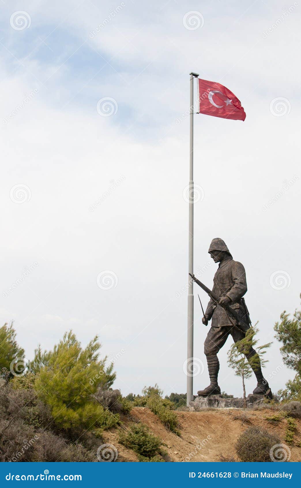 Bronze Statue of Turkish Soldier Gallipoli. Stock Photo - Image of ...