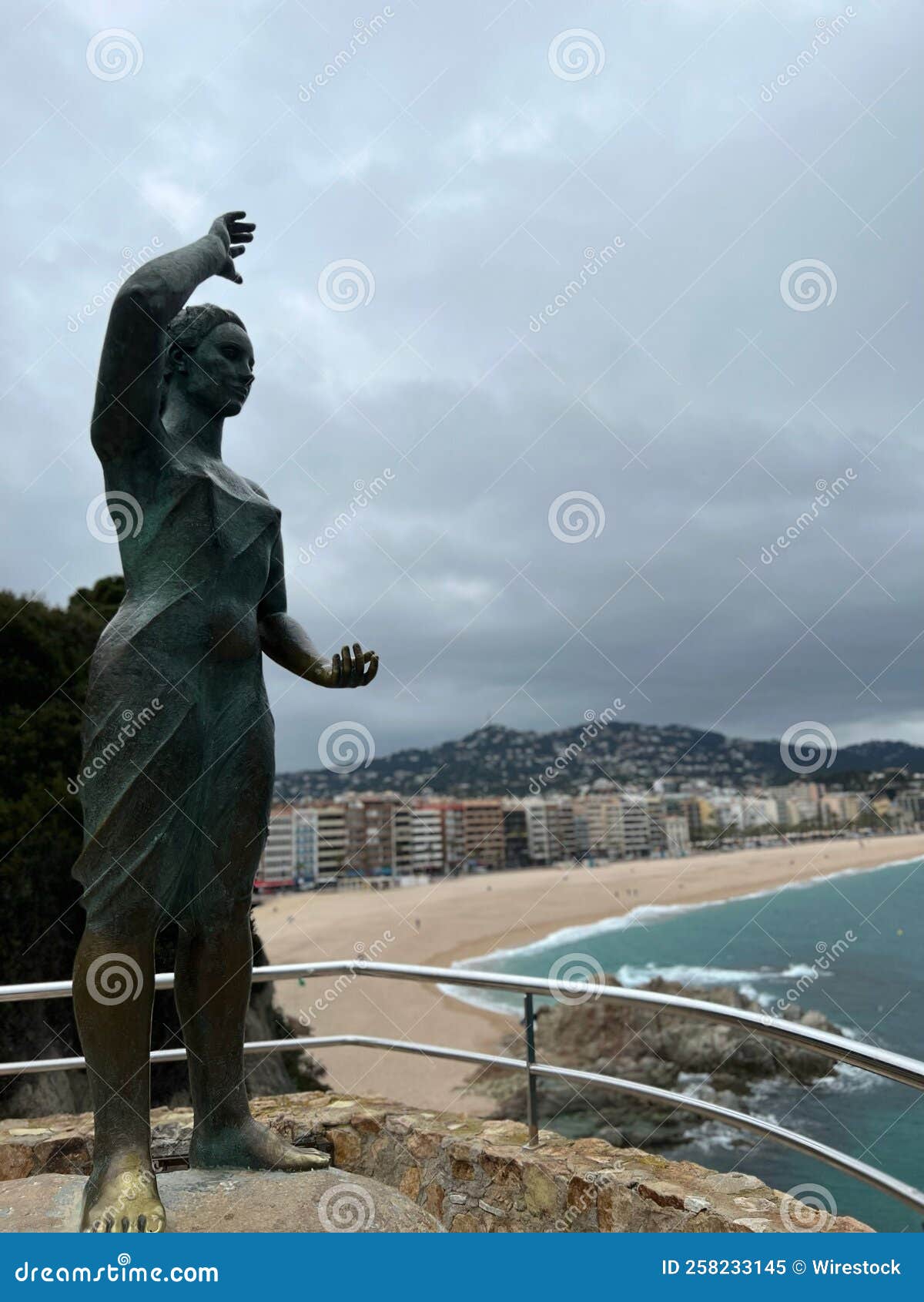 Bronze Statue at a Viewpoint Overlooking the Ocean Editorial Image ...