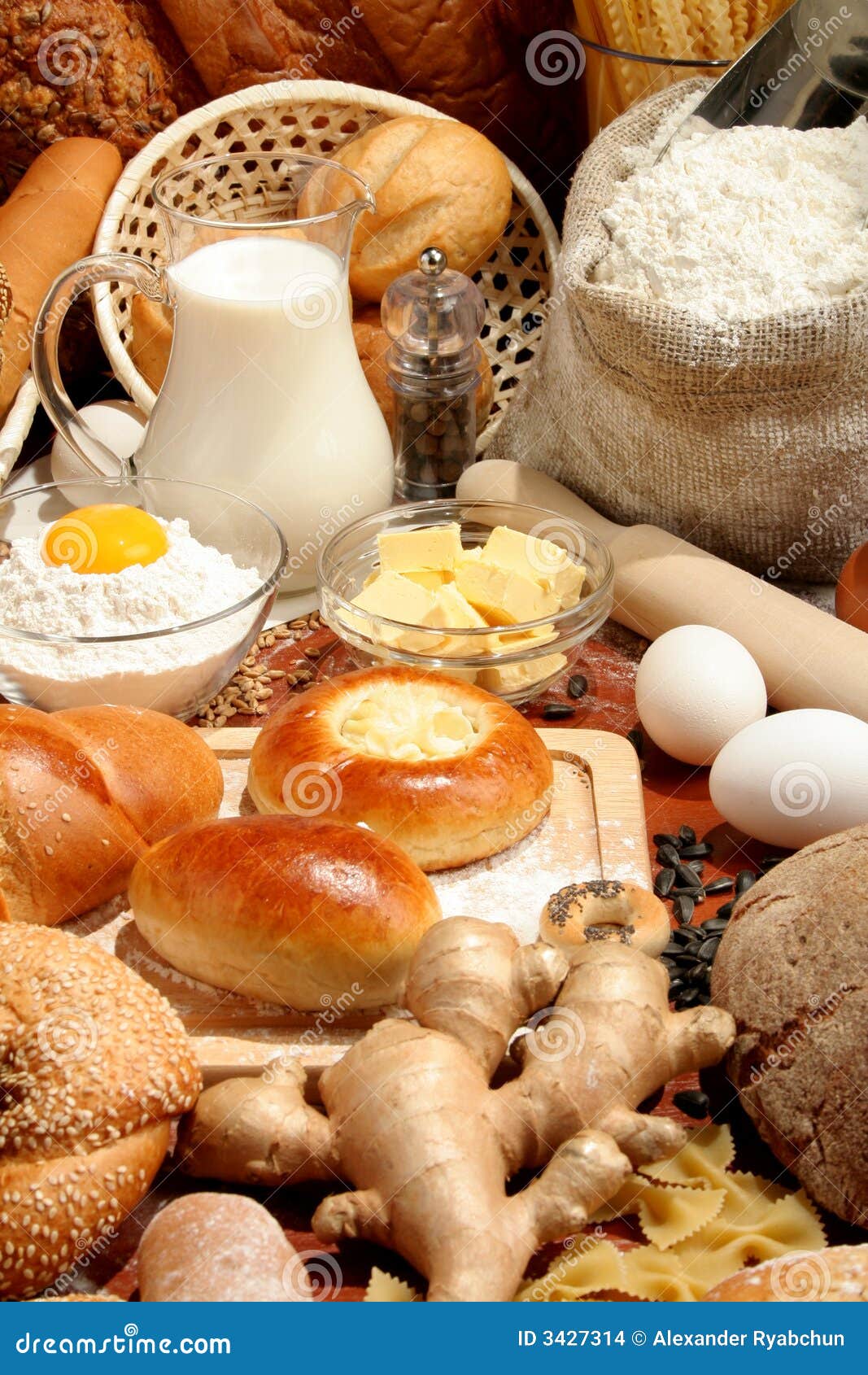 Brood, bloem, melk, boter? stock foto. Image of deeg, gastronomisch ...