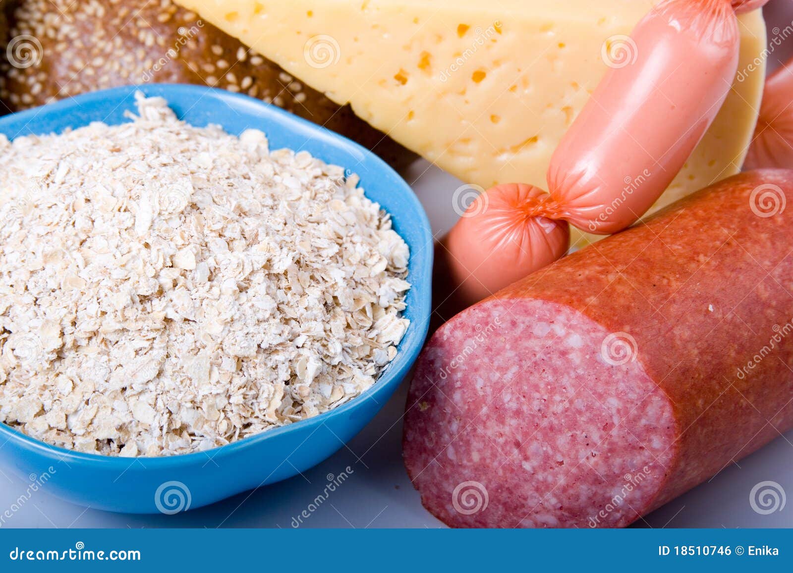 Brood, kaas en worst stock foto. Image of tarwe, brood - 18510746