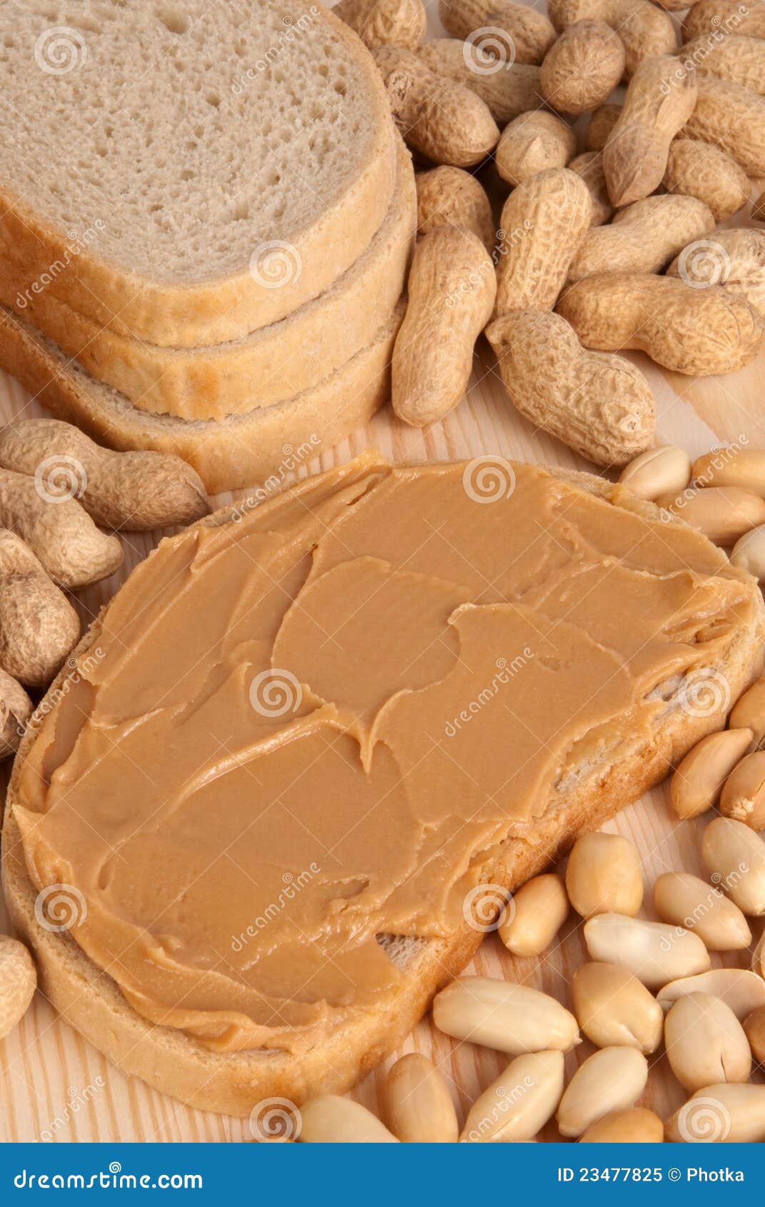 Brood met pindakaas stock afbeelding. Image of allergie - 23477825