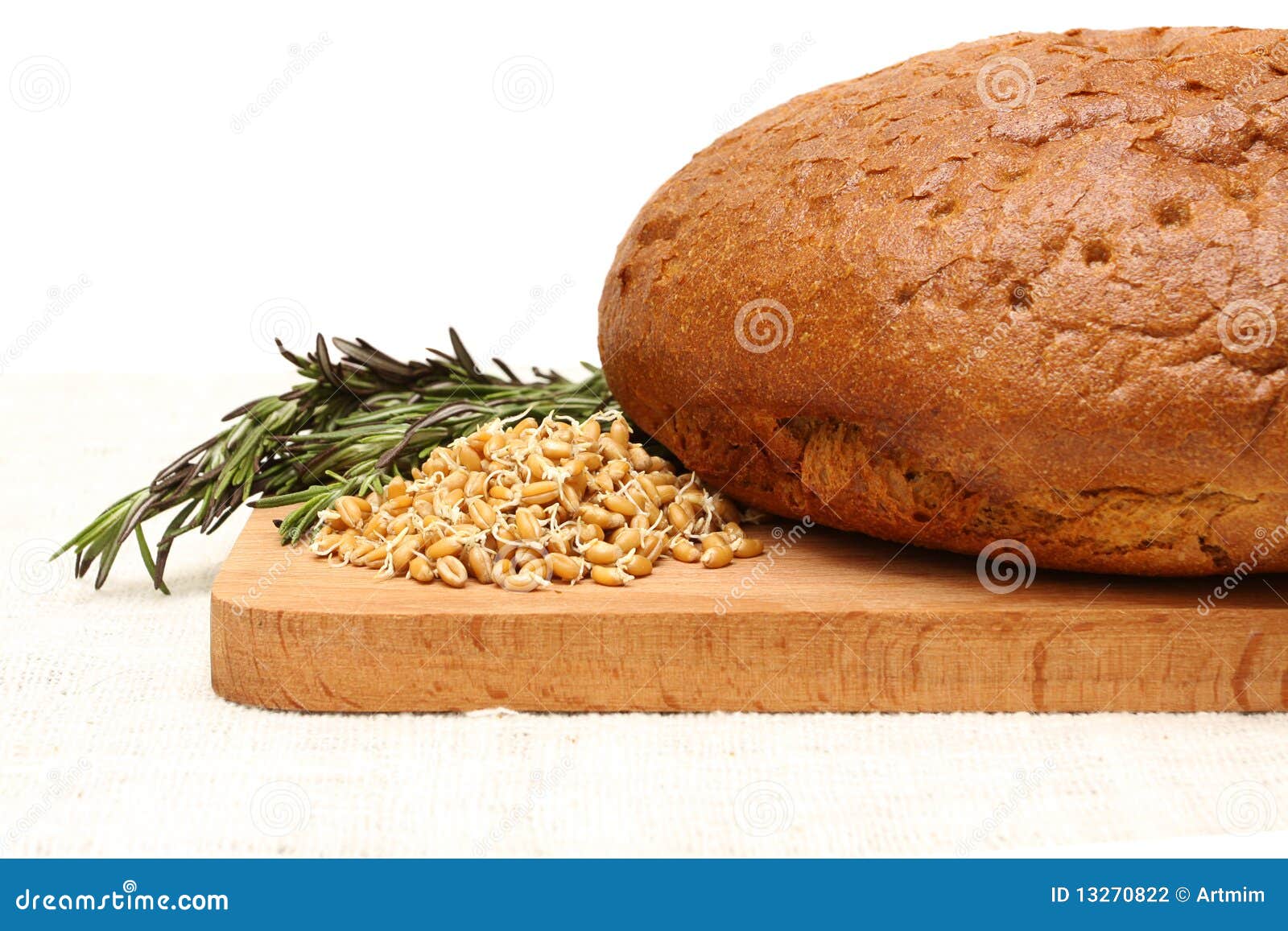 Brood, Ontkiemde Tarwe En Rozemarijn Stock Foto - Image of keuken, raad ...
