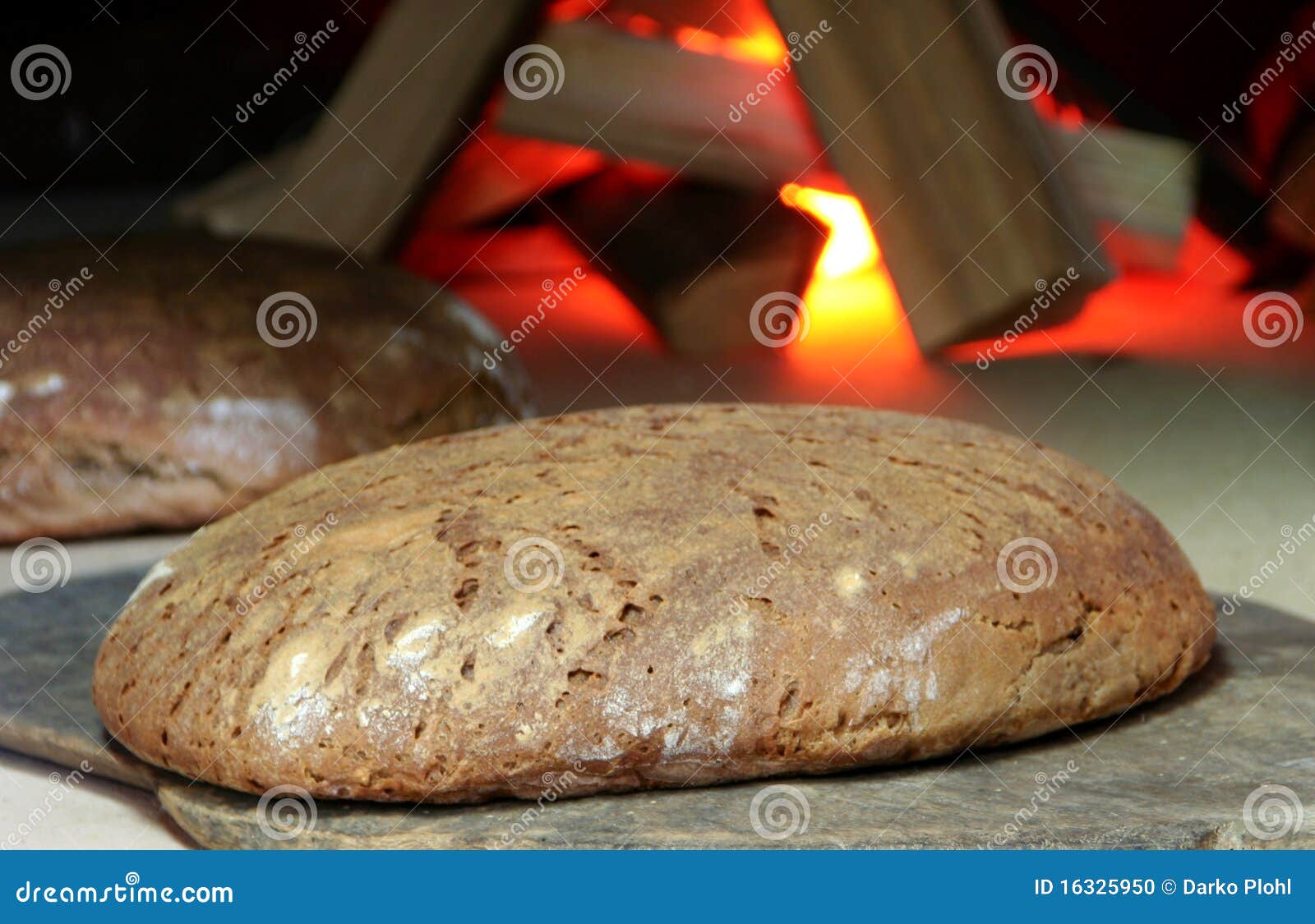Brood Van De Oven Van De Bakker Stock Foto - Image of bakker ...