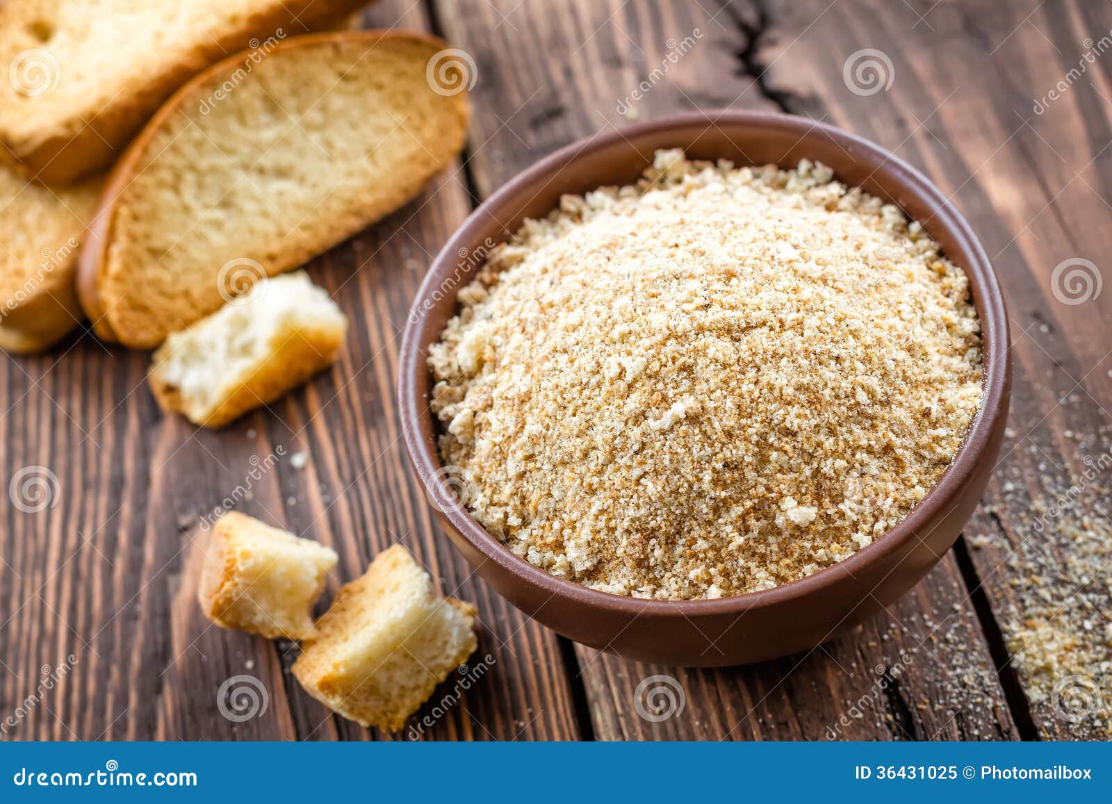 Broodkruimels stock afbeelding. Image of brood, droog - 36431025