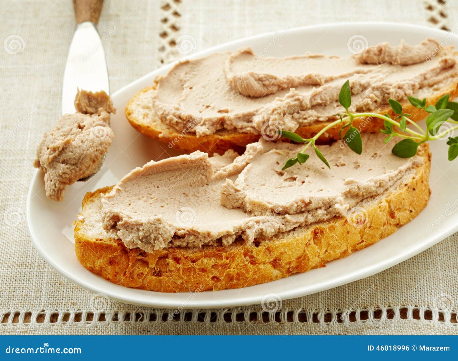 Broodplakken Met Leverpastei Stock Foto - Image of keuken, bereid: 46018996