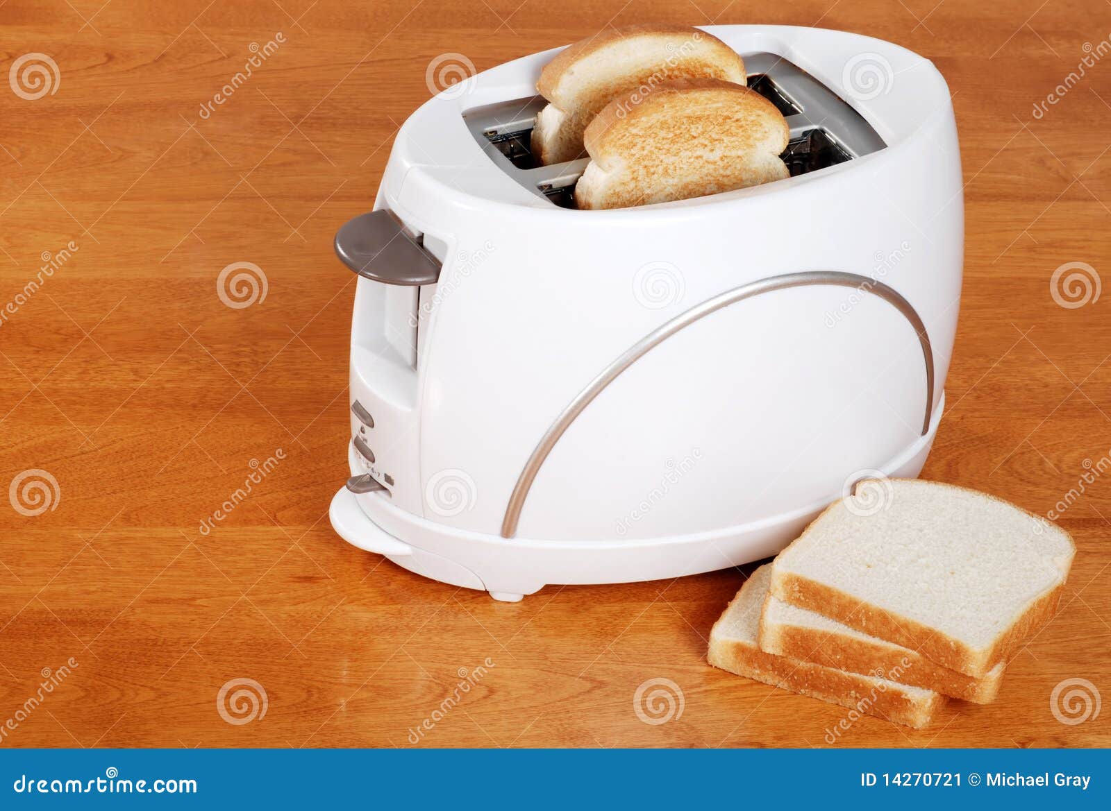 Broodrooster met brood stock afbeelding. Image of voedsel - 14270721