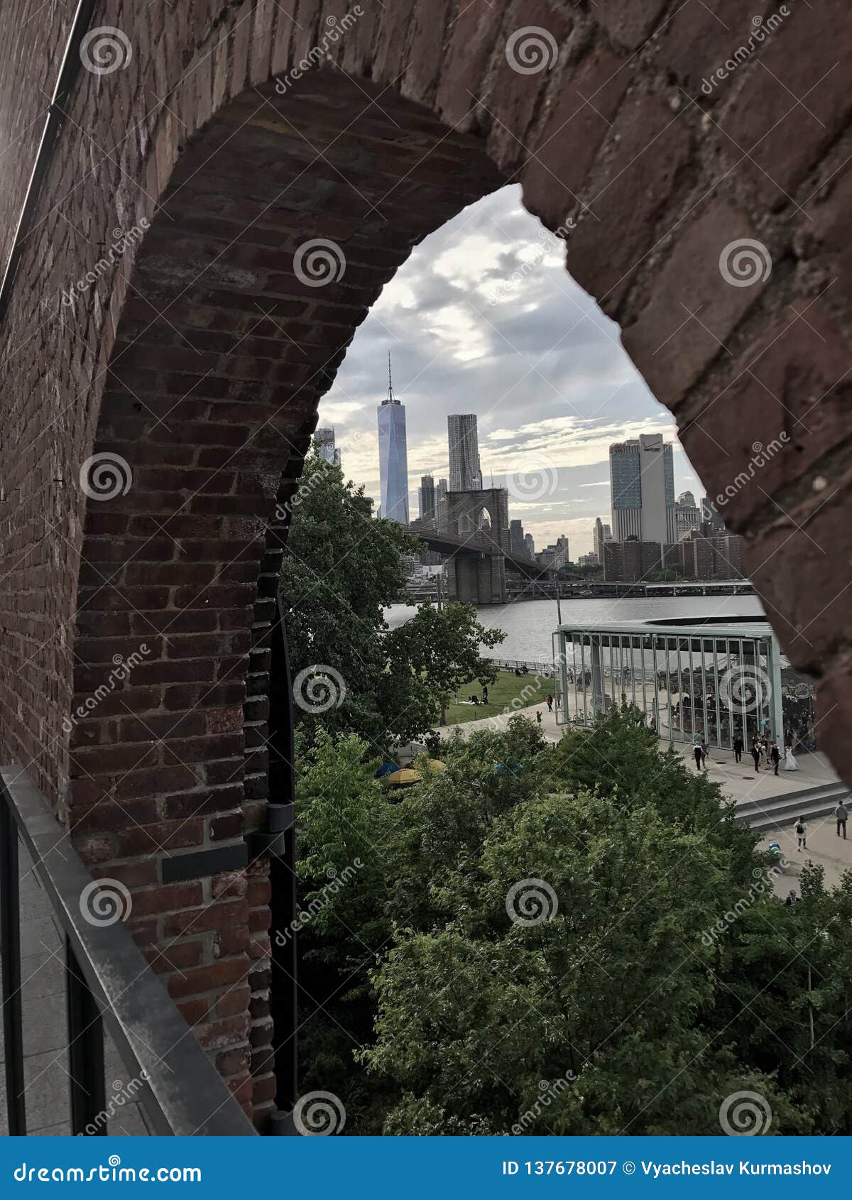 Brooklyn Bridge and the View of Manhattan Editorial Photography - Image ...