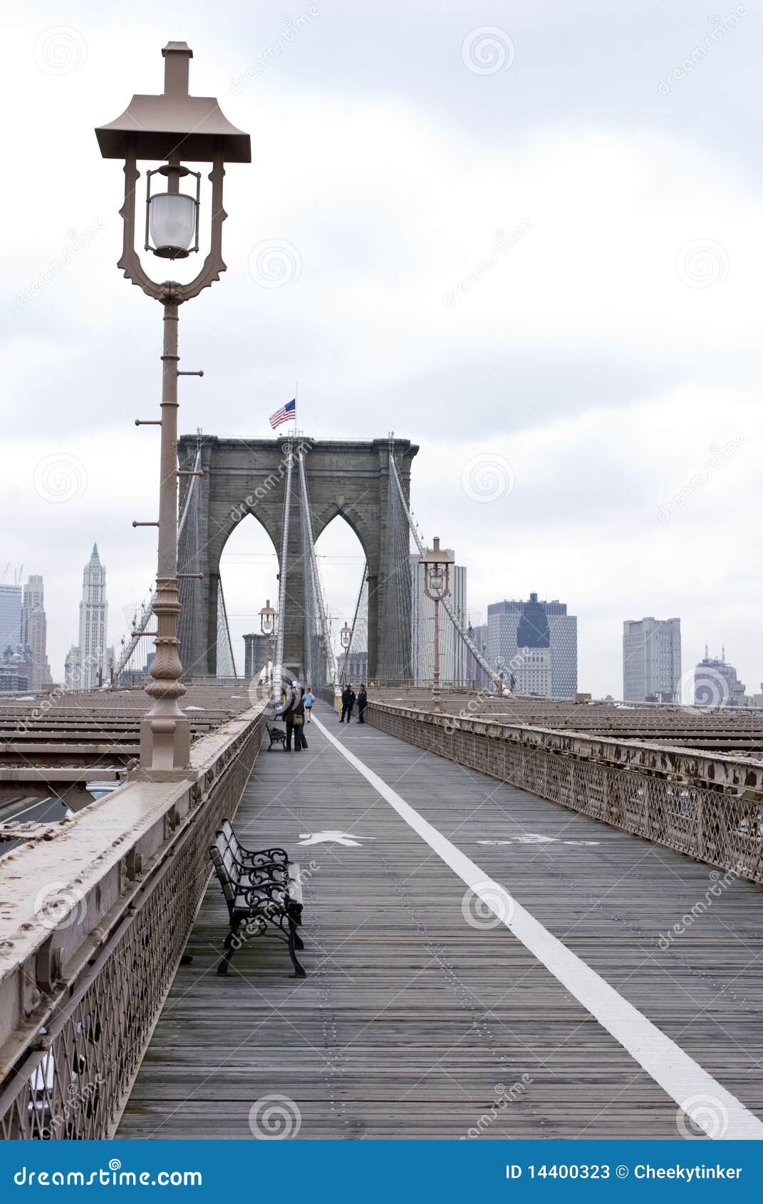 Brooklyn Bridge Walkway stock image. Image of citizens - 14400323