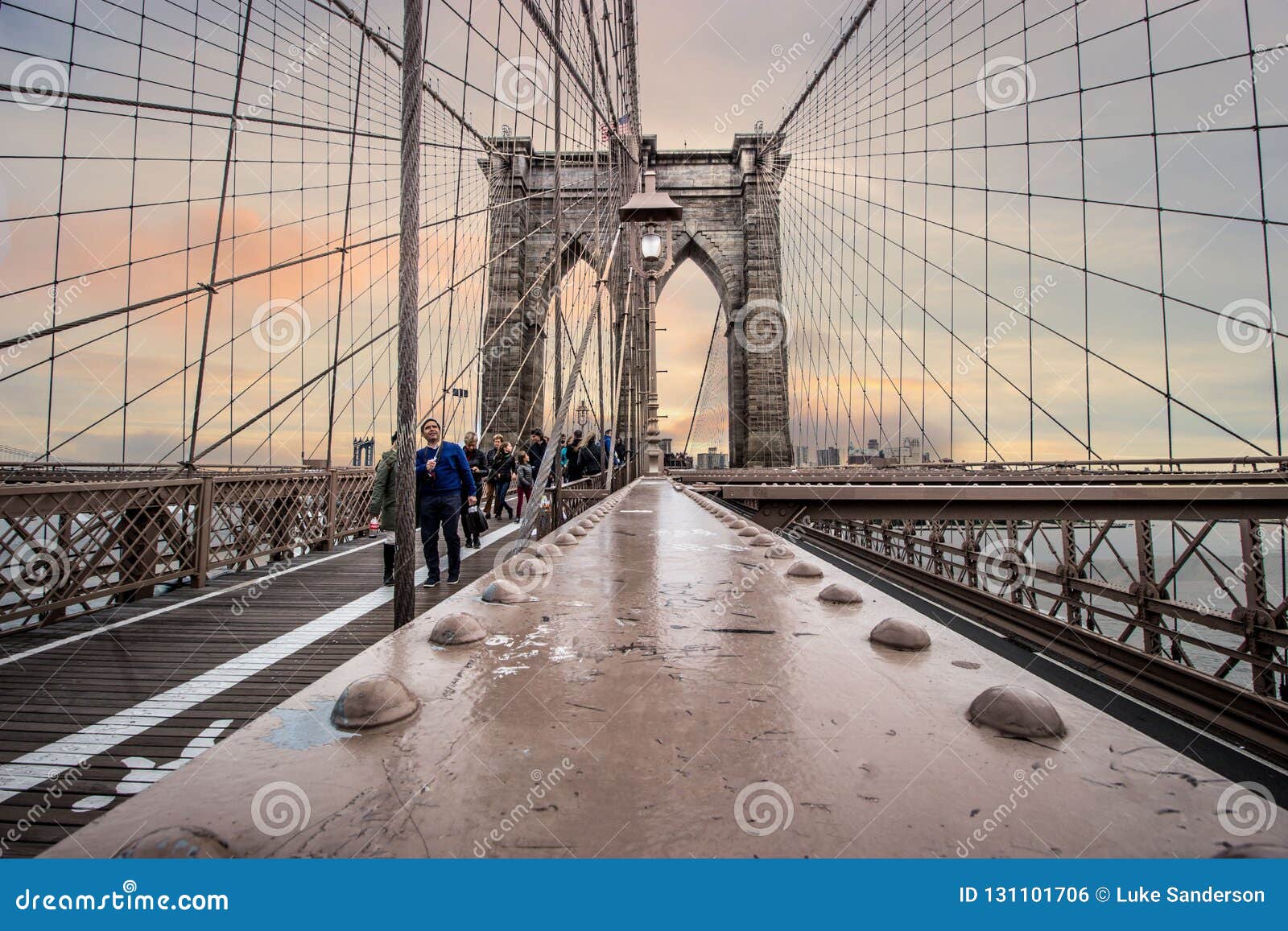 Brooklyn Bridge Wide Angle Shot Editorial Photo - Image of contemporary ...