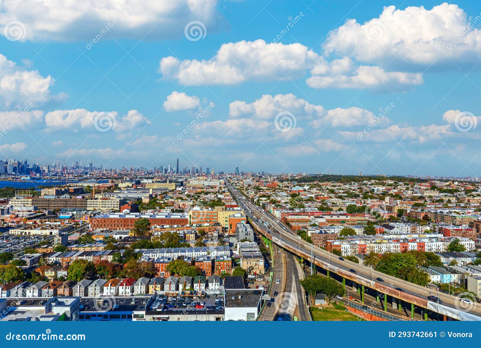 Brooklyn Overview with Manhattan Skyline Stock Image - Image of ...